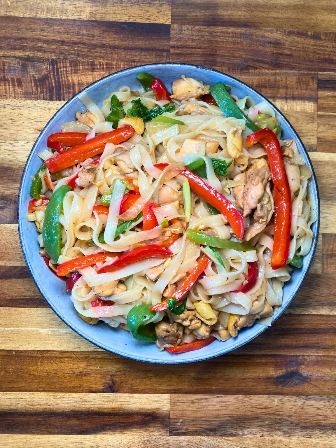 Chicken Stir Fry Rice Noodles (Super easy to make) | Karinecooks