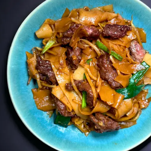 Beef Chow Fun (Beef Ho Fun) | Karinecooks